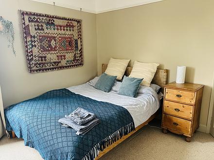 Spacious Double Room (Norwich) | Theatre Digs Booker