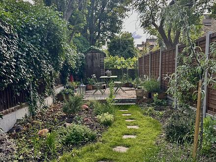 Hackney House (London) | Theatre Digs Booker